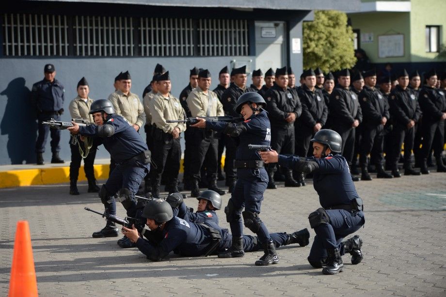 Egresan nuevos policías y se pone en marcha la Generación XXX de la ...
