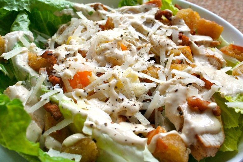 Ensalada césar con pollo y salsa césar casera, la receta original ...